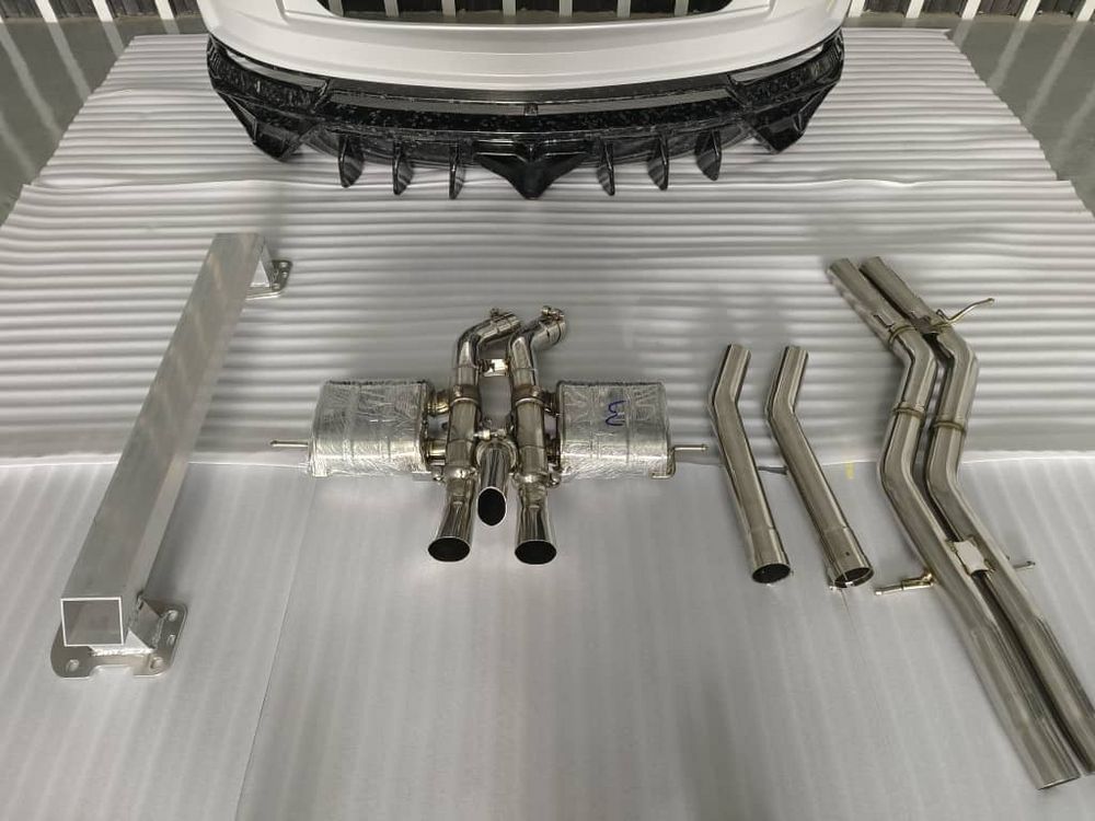 Lamborghini Urus “MANSORY 1st Gen” Body Kit (Dry Carbon)